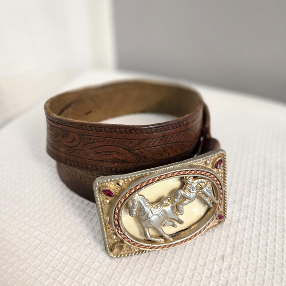 unmarked | Accessories | Vtg Rodeo Belt Buckle Rope Border Western ...